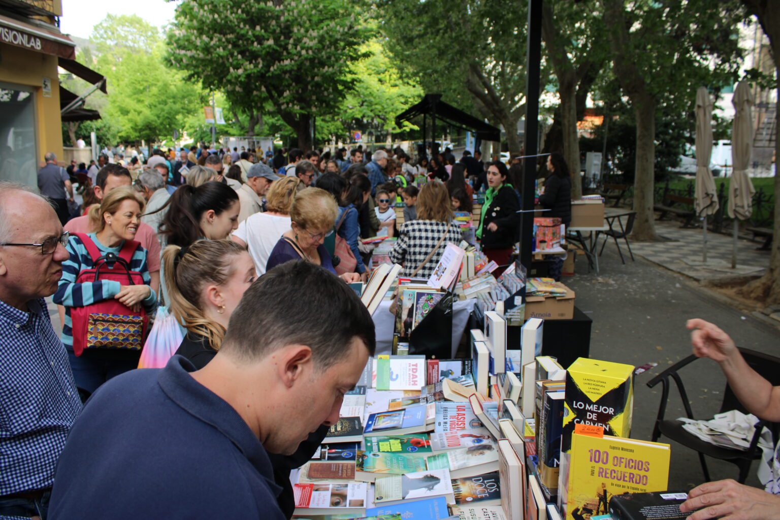 Miles de personas acompañaron a las librerías de Cuenca con motivo del ...
